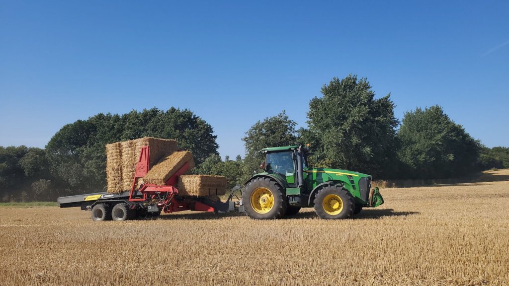 Hay Trailer – STACKPRO7200 Square Bale Farm Trailer | Anderson Group