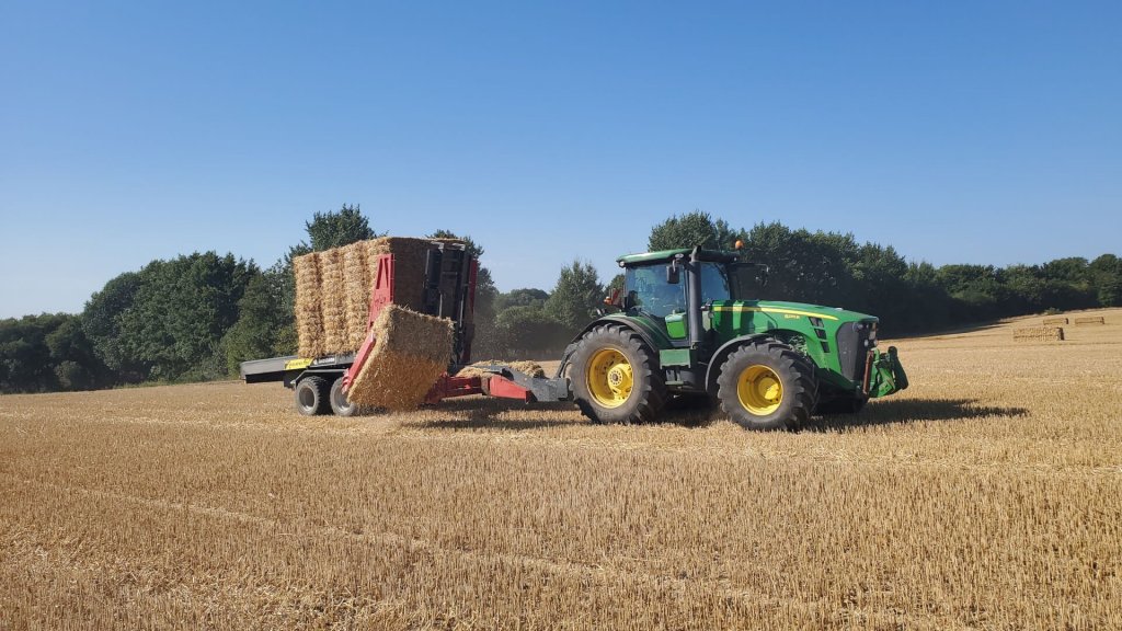Hay Trailer – STACKPRO7200 Square Bale Farm Trailer | Anderson Group