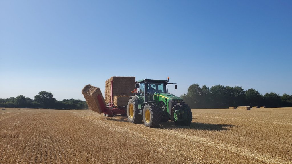 Hay Trailer – STACKPRO7200 Square Bale Farm Trailer | Anderson Group