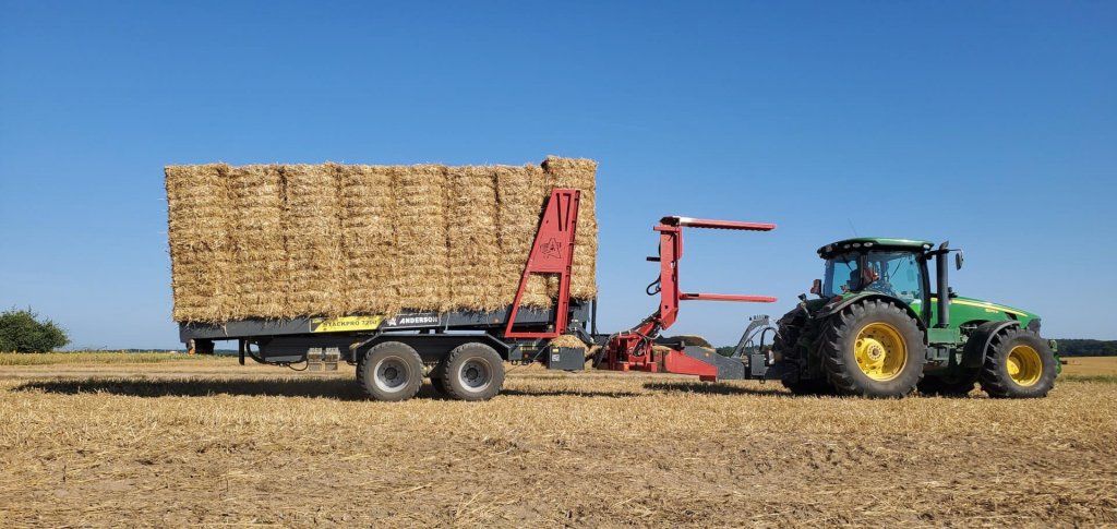 Hay Trailer – STACKPRO7200 Square Bale Farm Trailer | Anderson Group